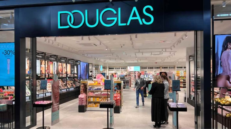Douglas umacnia pozycję na rynku otwierając kolejną perfumerię